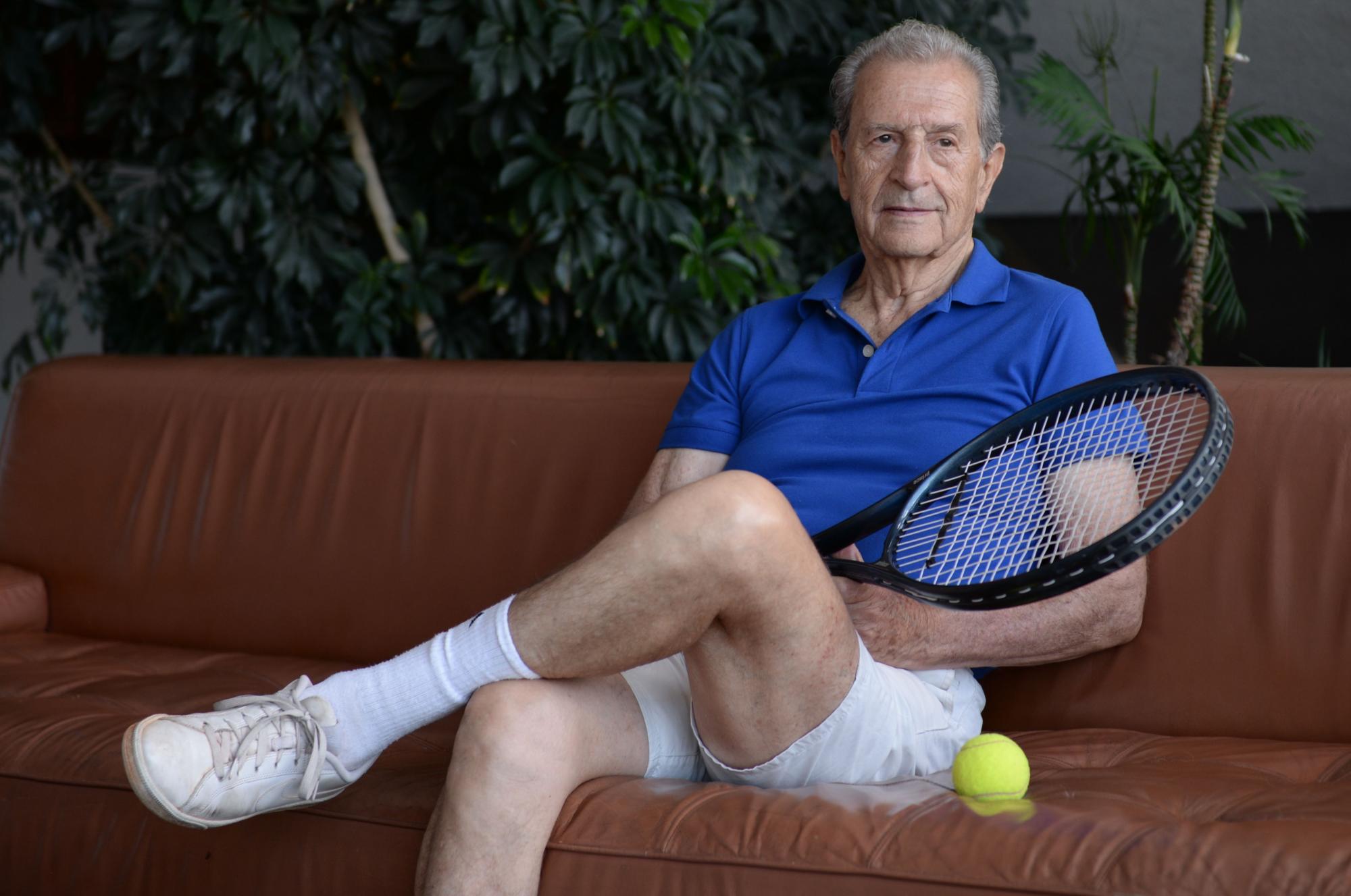 Rodrigo Borja Cevallos, su vida en un plumazo