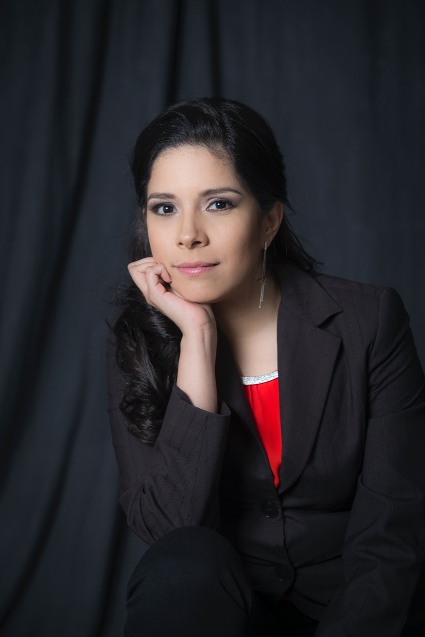 Shirley Estrada en la cruzada de salvar al español