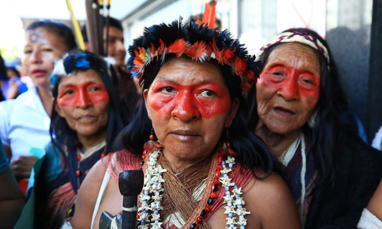 Indígenas ecuatorianas exigen respeto a sus territorios y la Amazonía