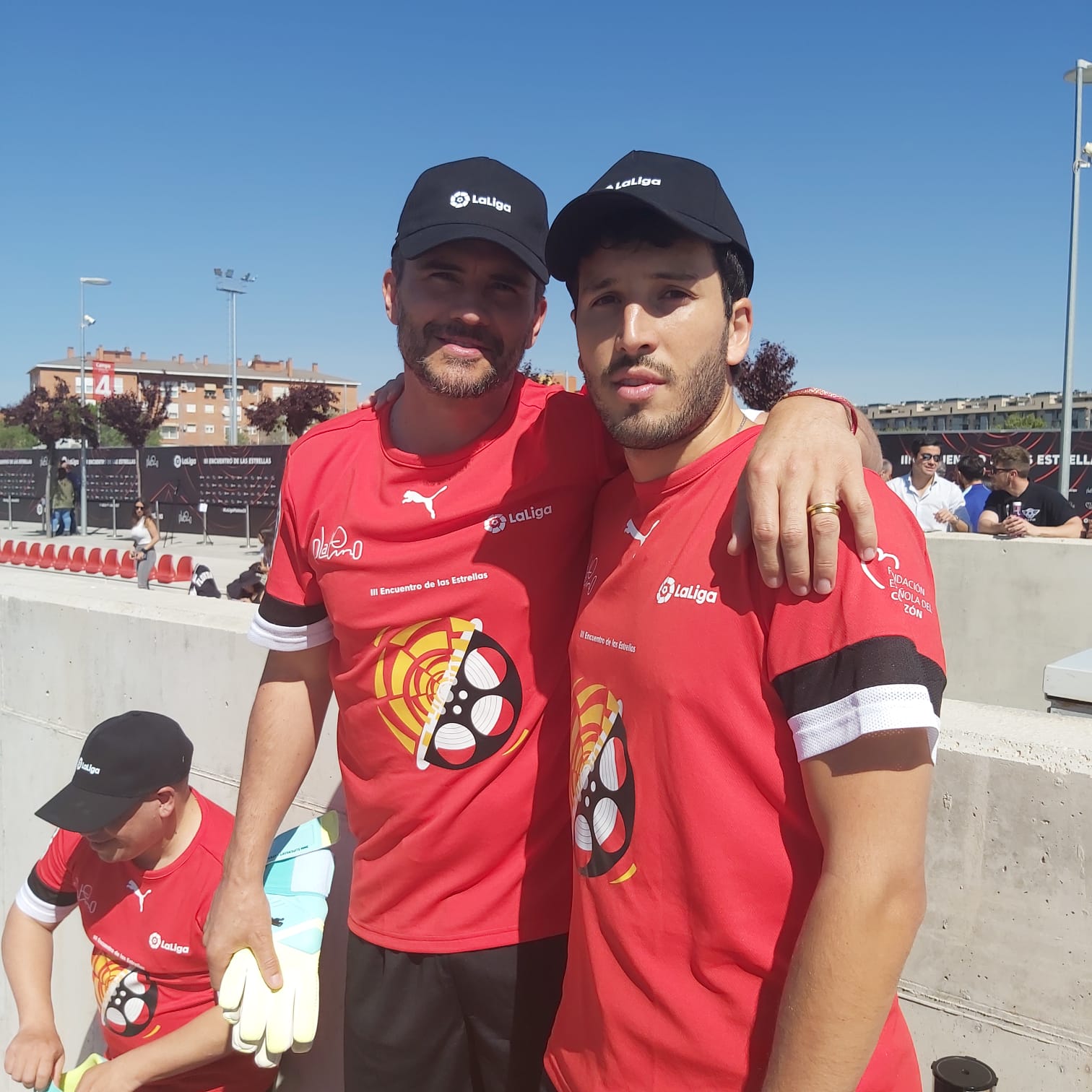 Premios Platino: Las piernas de Sebastián Yatra al descubierto