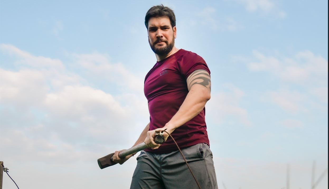 Jan Topic se disculpa por aparecer fumando CBD en una entrevista