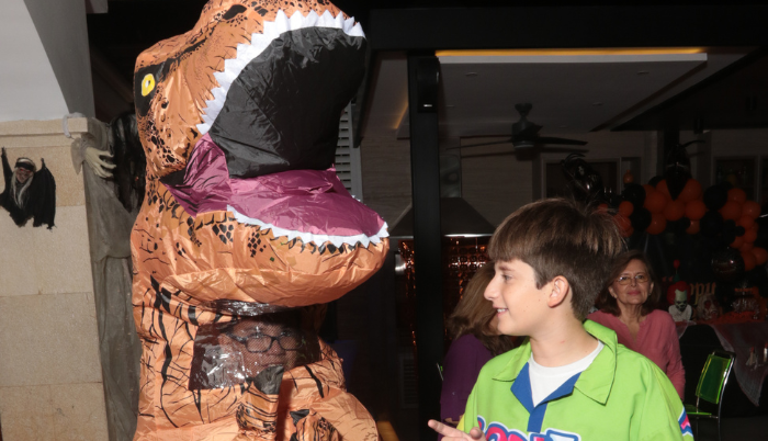 Halloween: Alejandro Loor celebró entre amigos y personajes terroríficos