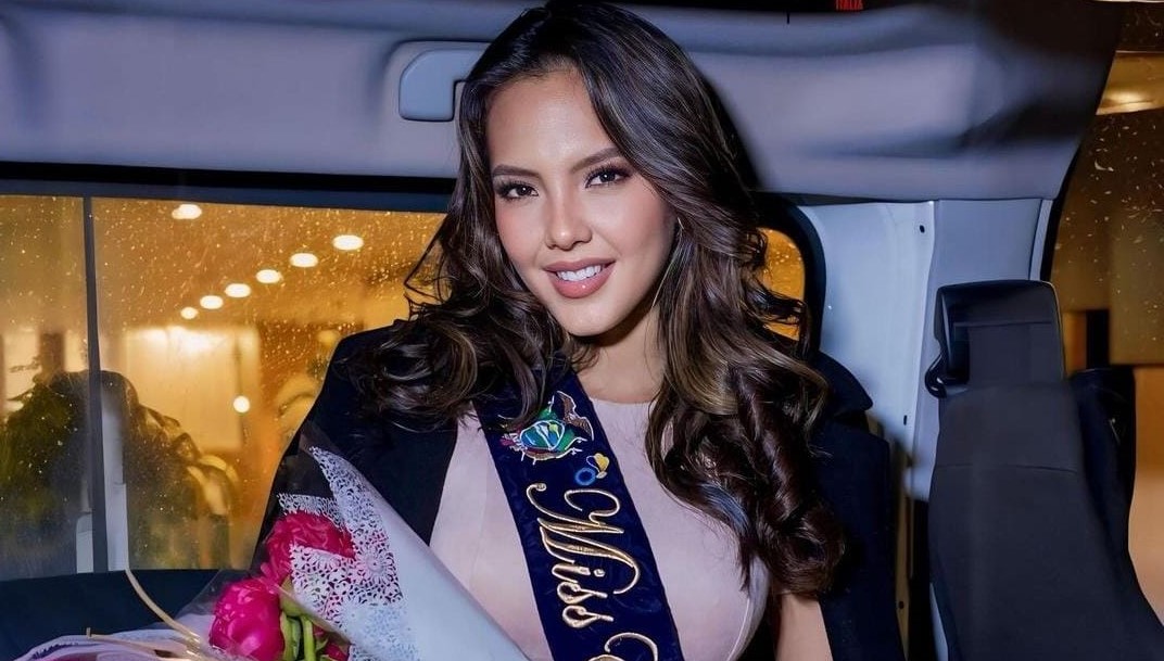 Delary Stoffers en Italia antes de entregar la corona de Miss Ecuador