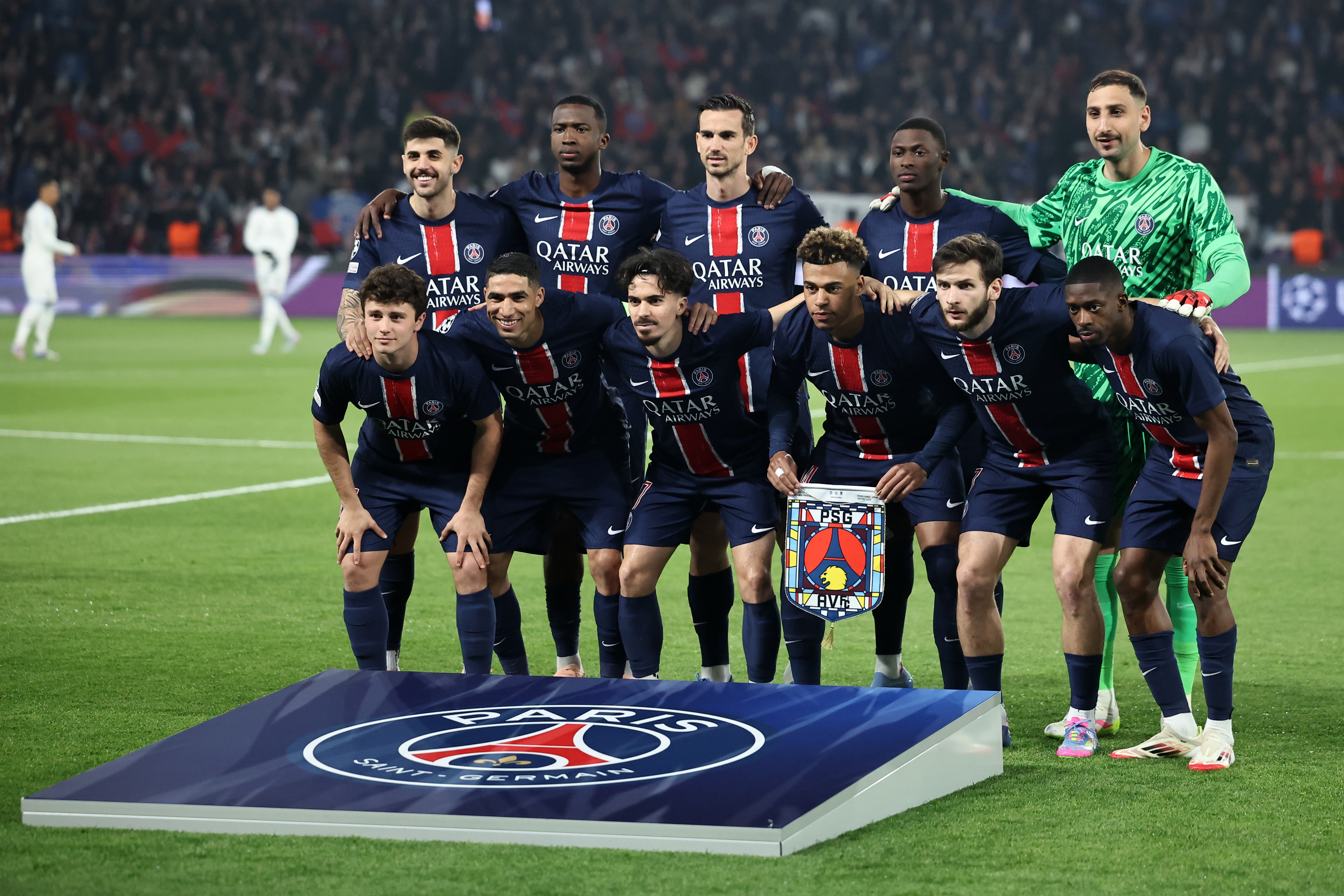 PSG gana 3-1 al Aston Villa con Willian Pacho, soñando con la gloria en ...