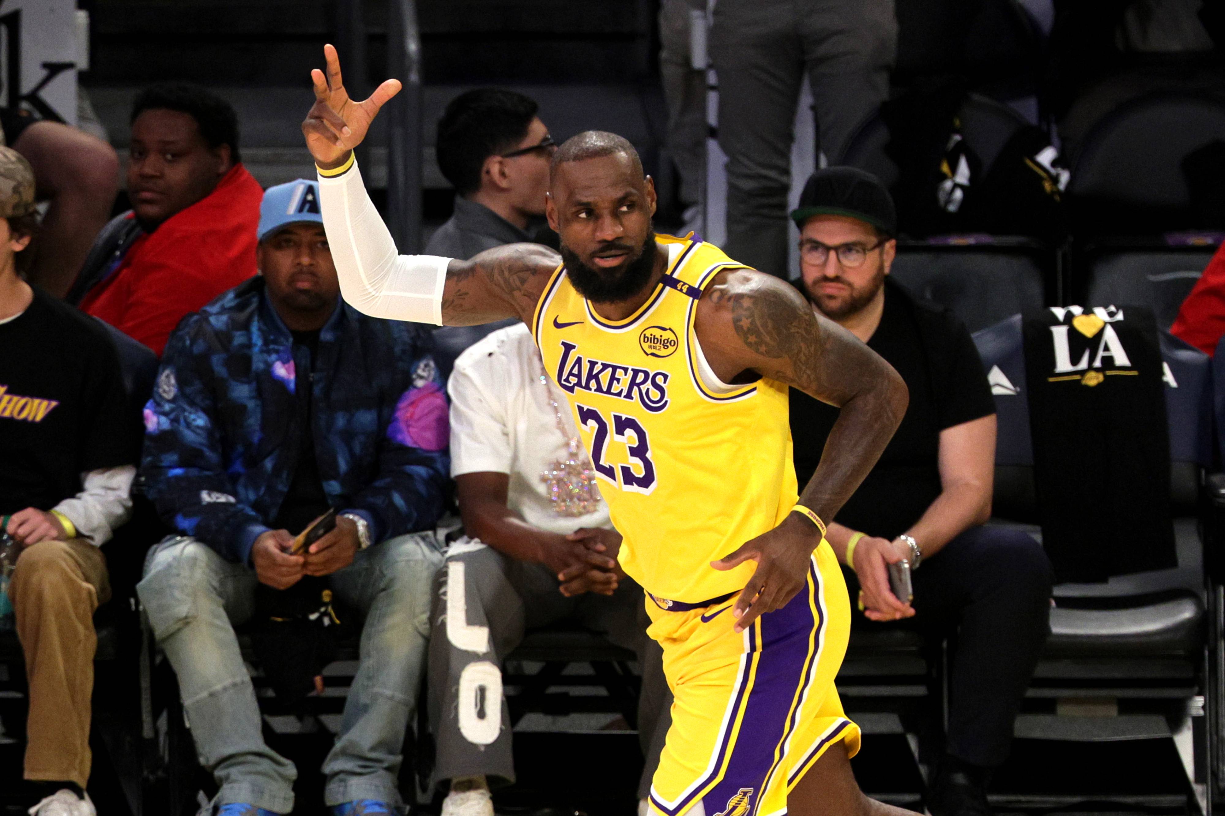 NBA: LeBron James no se retira; sino que usa truco publicitario para ...
