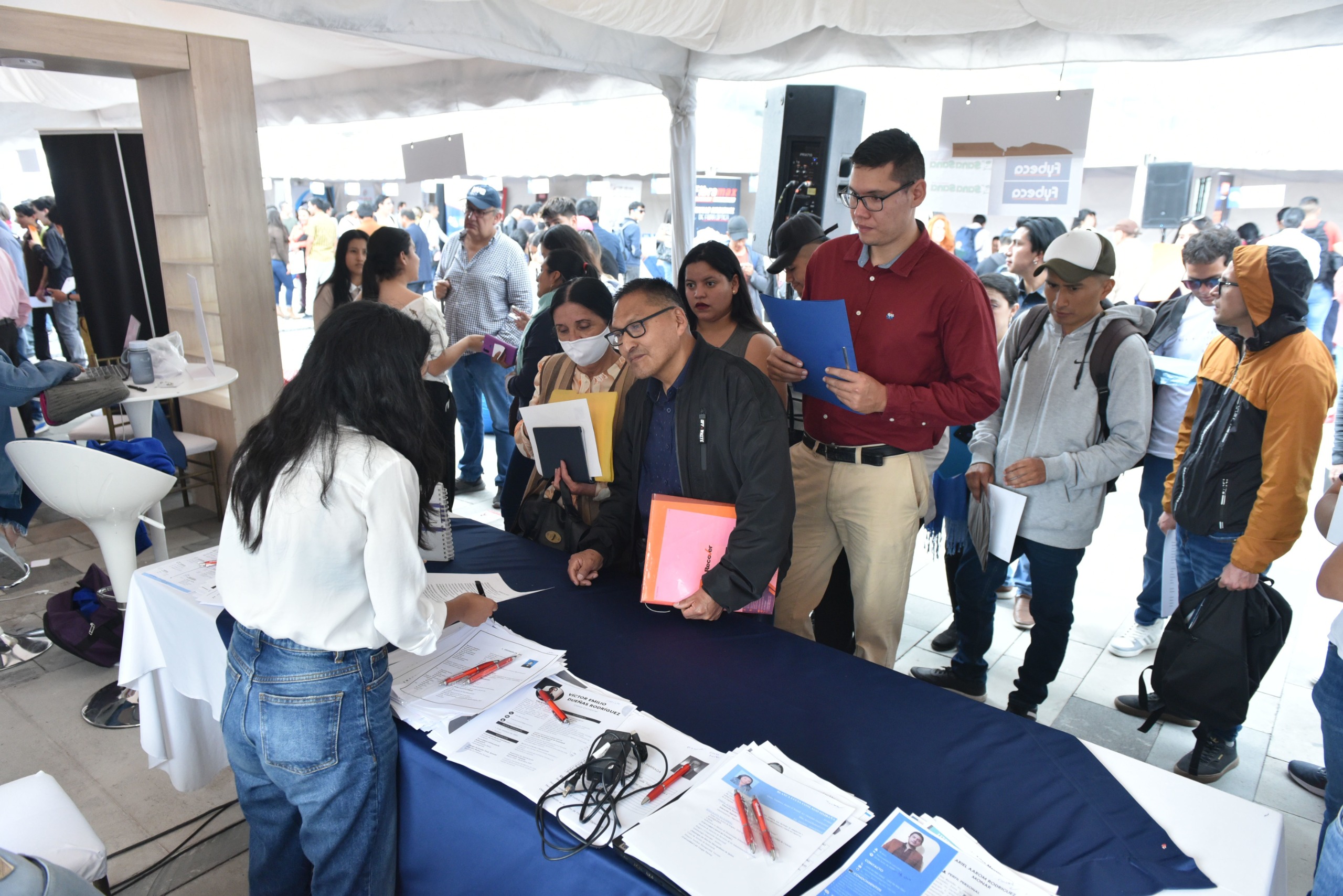 Agentes sancionan a 8 personas por vandalizar un mural en El Labrador ...