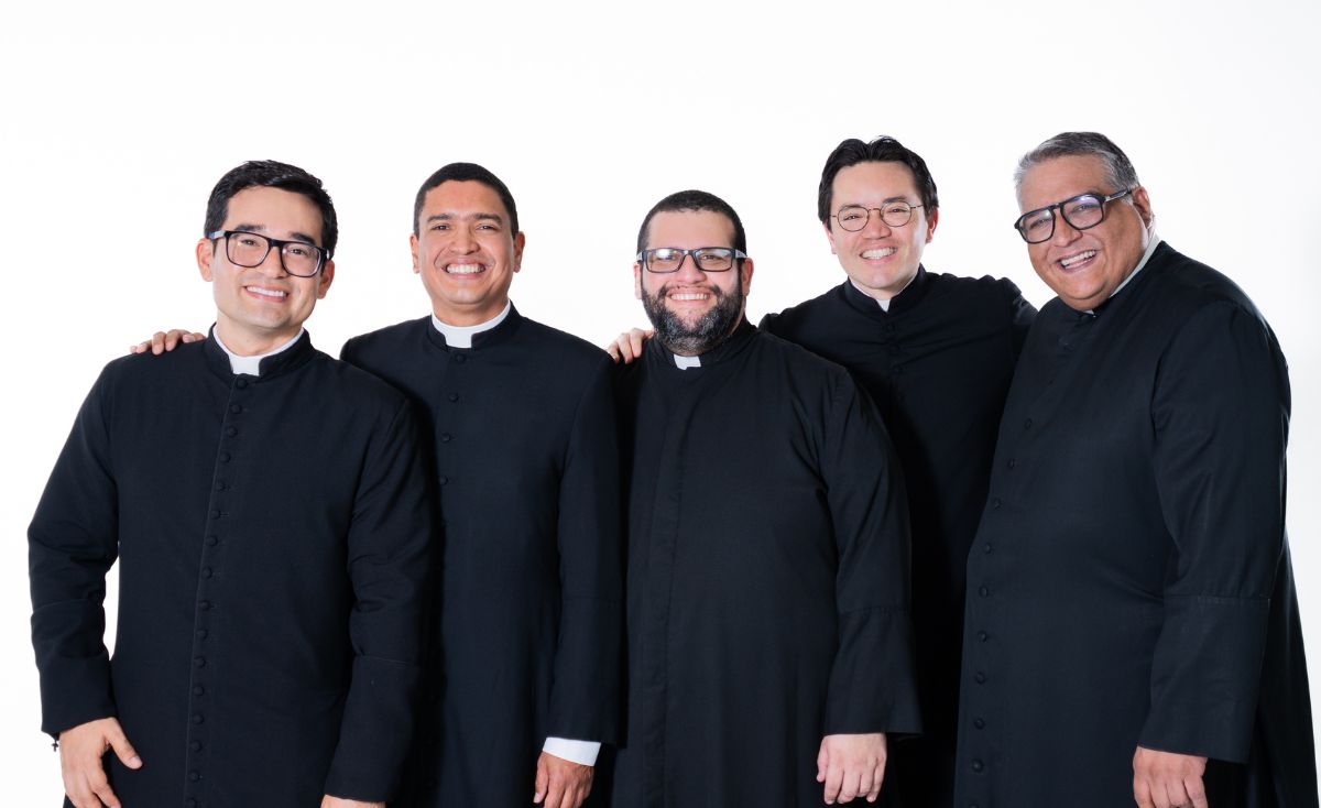 Curas DJ, monjas virales y templos virtuales: la fe entra con fuerza al ...