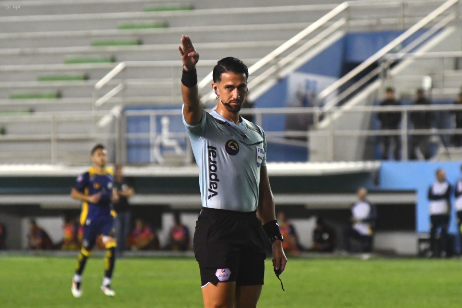 Emelec vs Barcelona SC: ¿Quién es Robert Cabrera, árbitro del Clásico ...