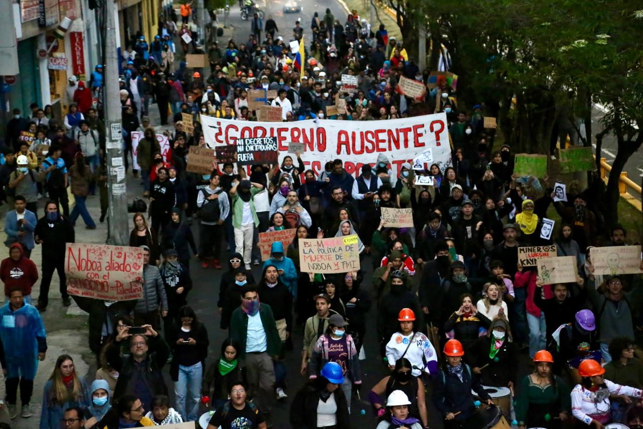 Daniel Noboa cumple agenda en Otavalo en medio de manifestaciones en su contra