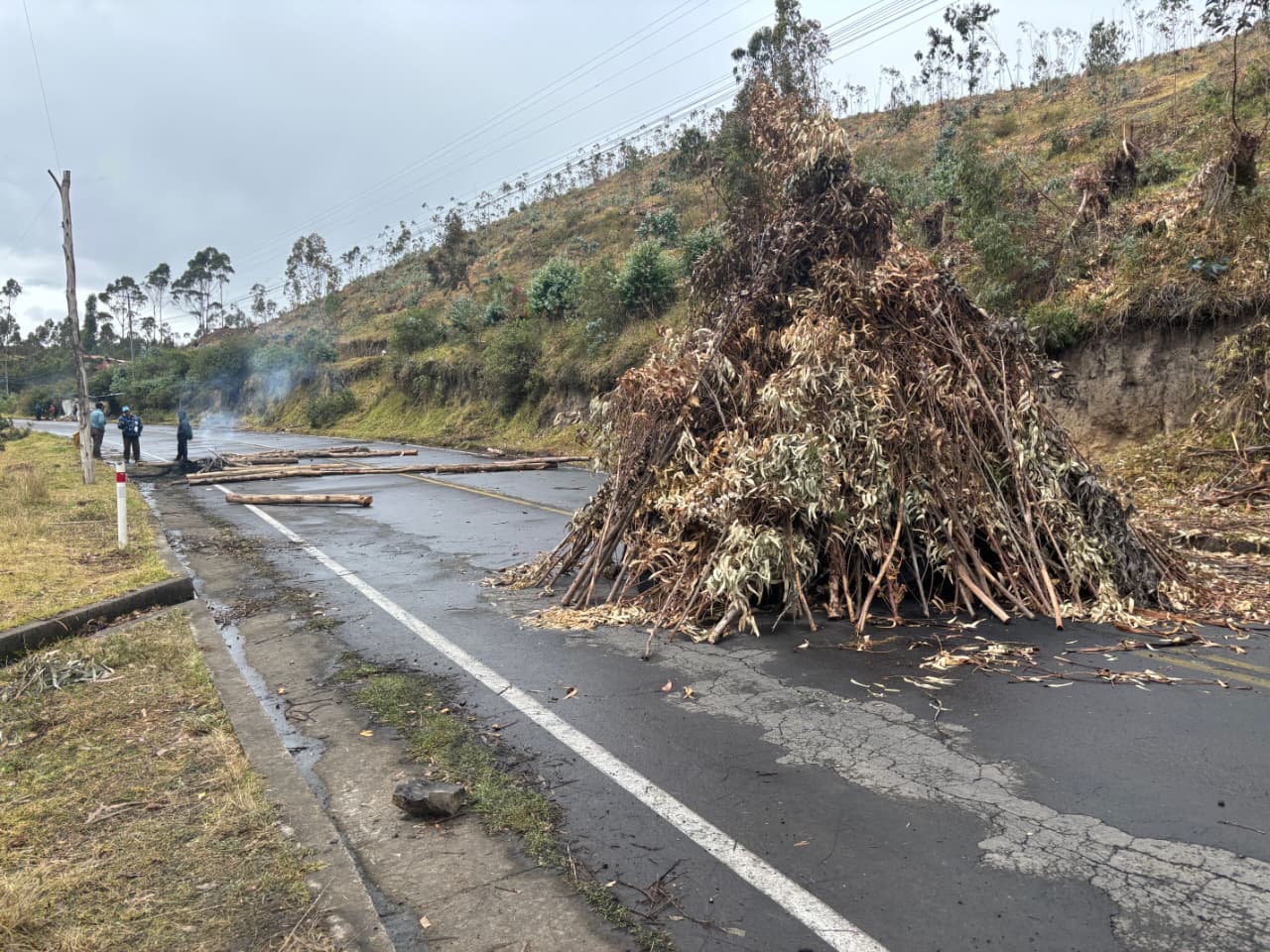 Vías cerradas hoy, 2 de octubre de 2025, por el paro nacional en Ecuador