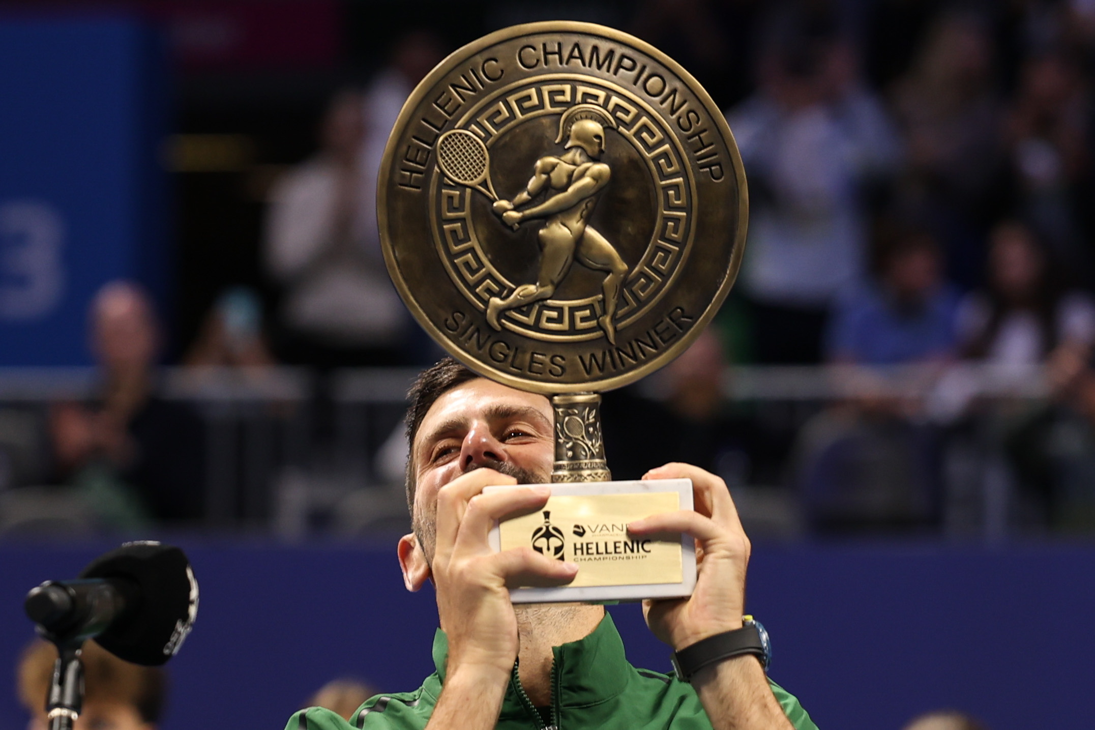 Novak Djokovic, campeón de Atenas, renuncia a las Finales ATP por lesión