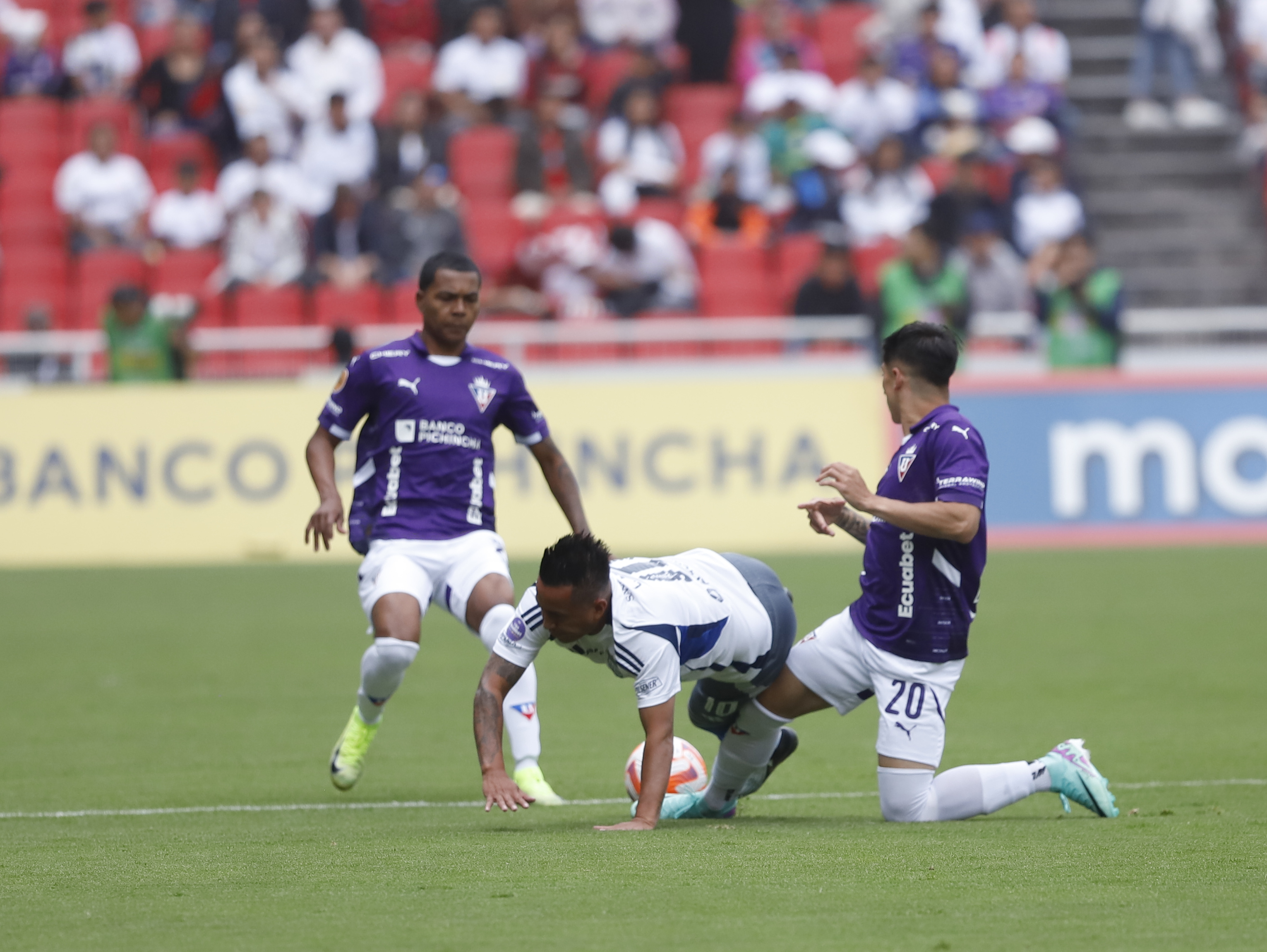 دوست همسرم را پرورش می دهد