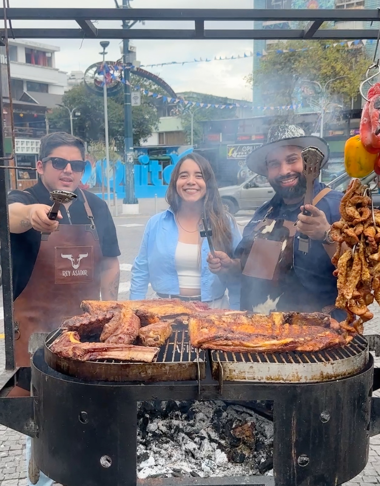 Canelazo: la bebida quiteña que pasó de tradición callejera a cóctel ...