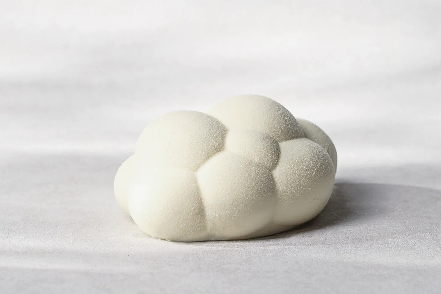 Pantone 2026: Cloud Dancer es el nuevo color del año, el primer blanco de su historia