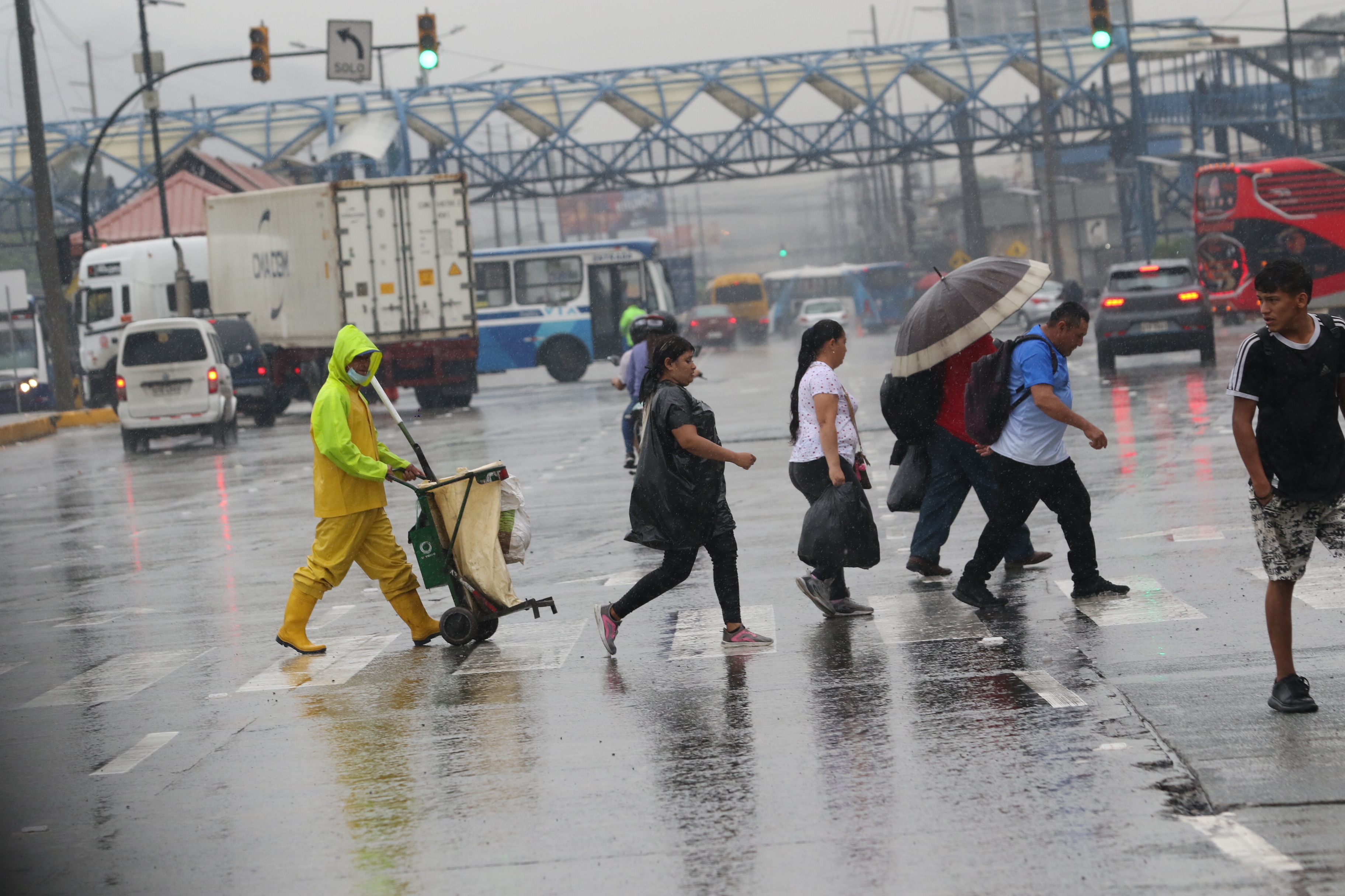 Incendio en cerro San Eduardo: emergencia forestal moviliza a bomberos ...