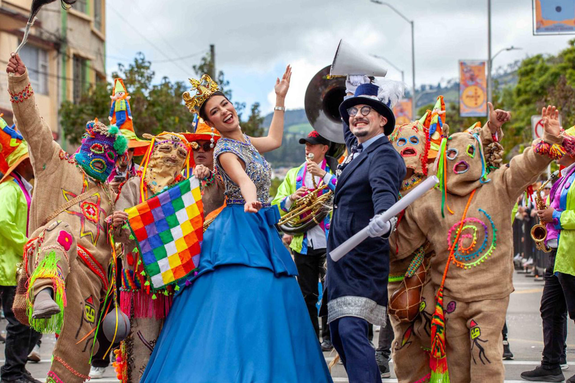 El Carnaval de Pasto transforma la historia en desfile con la familia ...