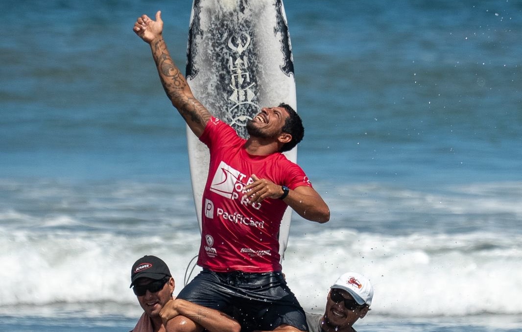 Surf Ecuador 2026: títulos para Mimi Barona y El Gato Chila en Manta
